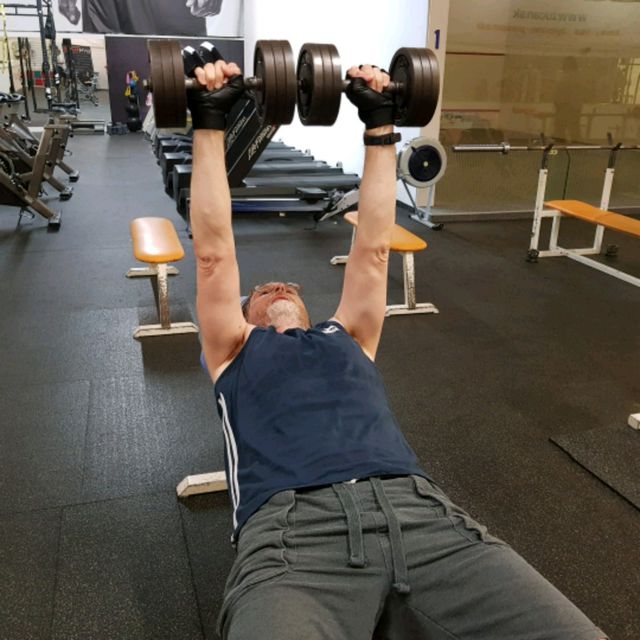 Tlaky 15-17,5kg por Ivan H. - Ejercicio Cómo hacerlo - Skimble