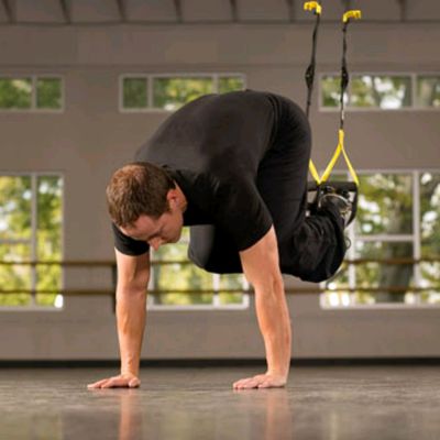 TRX Chest Press 通过 Karina Scheers - 锻炼方法 - Skimble