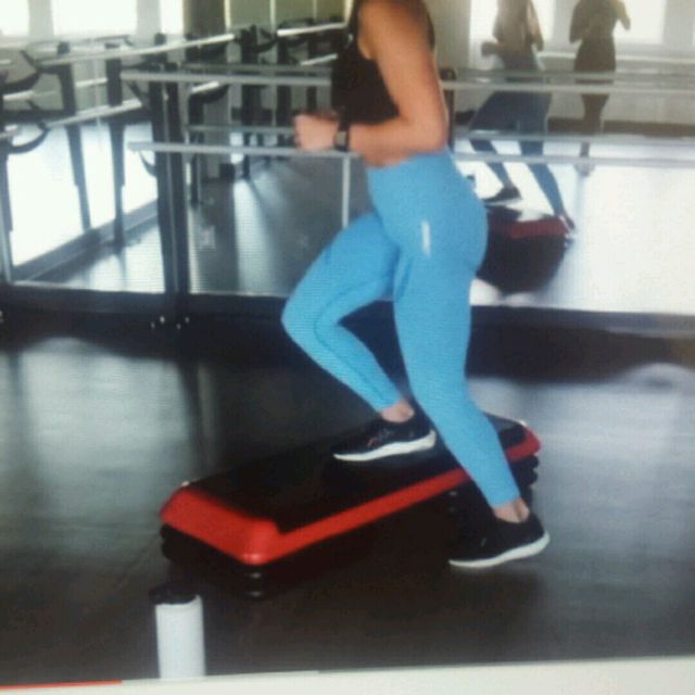 Side To Side Step Overs por Rauha E. - Ejercicio Cómo hacerlo - Skimble