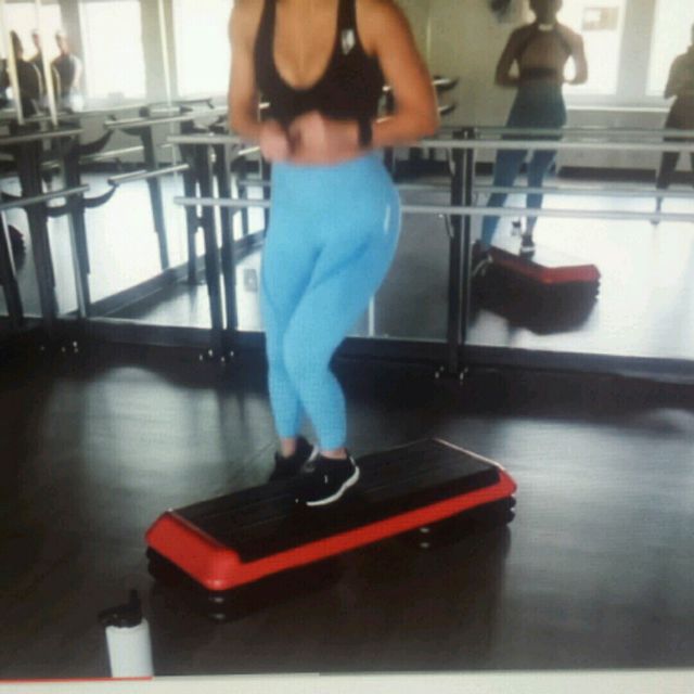 Side To Side Step Overs por Rauha E. - Ejercicio Cómo hacerlo - Skimble