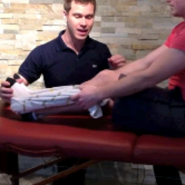 Knee Pulls With 10 Second Hold by 𝔻𝕖𝕤𝕖𝕣𝕥 𝔽𝕠𝕩🦊 🌟 - Exercise How-to - Skimble