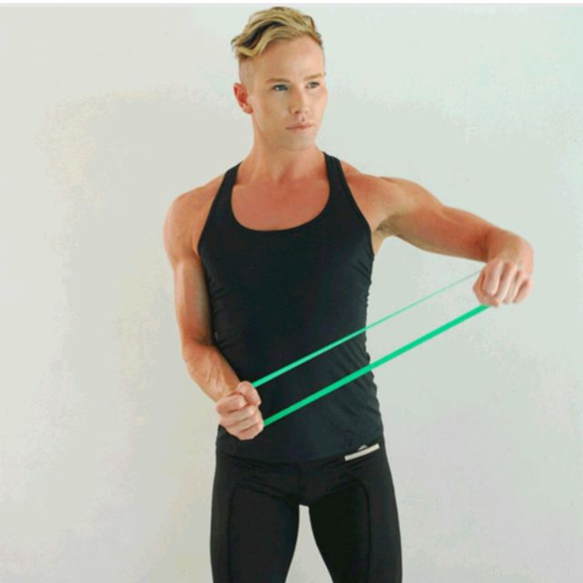 Side Lateral Raises by 𝔻𝕖𝕤𝕖𝕣𝕥 𝔽𝕠𝕩🦊 🌟 - Exercise How-to - Skimble