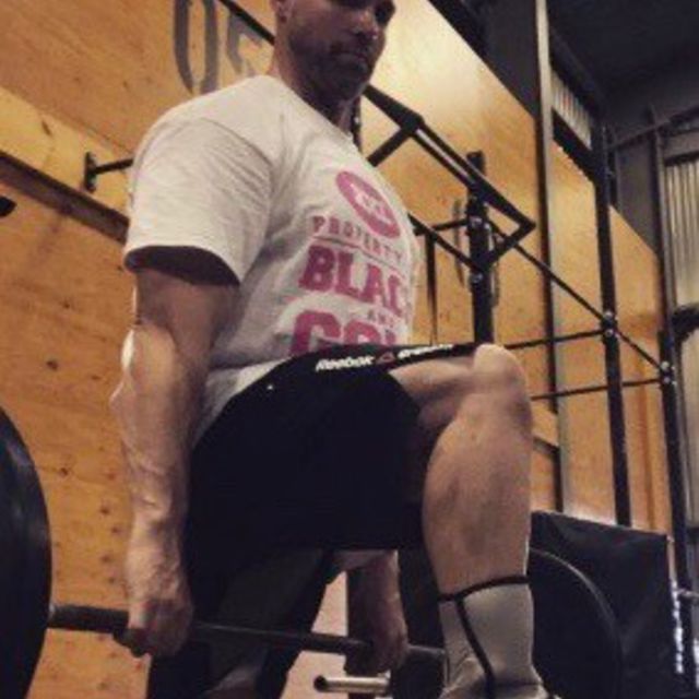 Elevated Front Foot Split Squat por David Perlis - Ejercicio Cómo ...