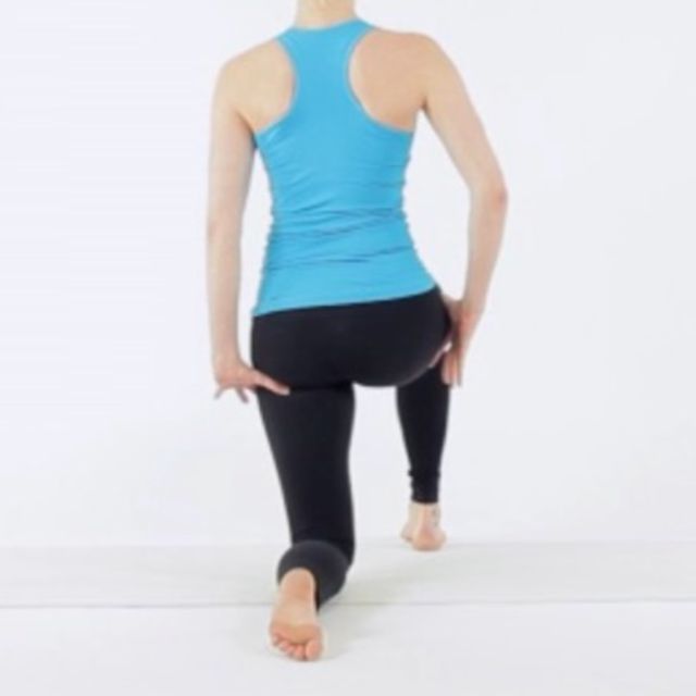 Square Hips by 💖 P. - Exercise How-to - Skimble Workout Trainer