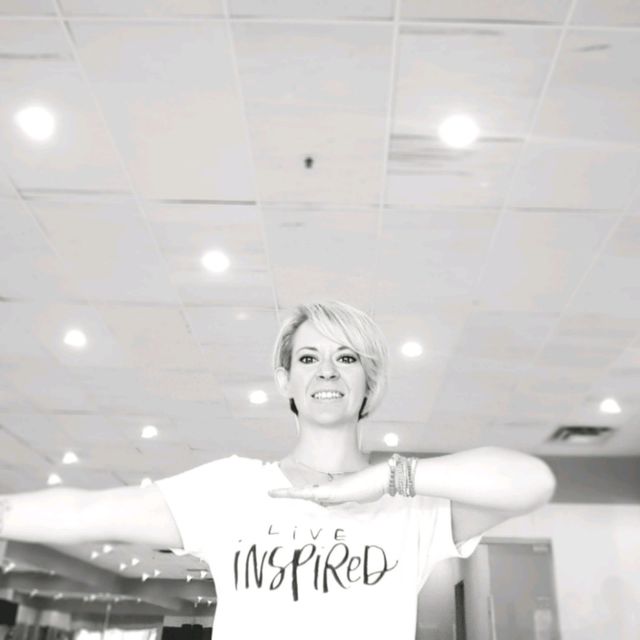 Table Top Arm Swing by Jordan Wardle - Exercise How-to - Skimble