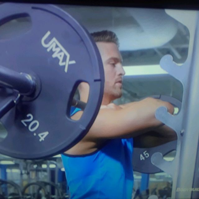 Smith Machine Front Squats por Stephon Thompson - Ejercicio Cómo ...
