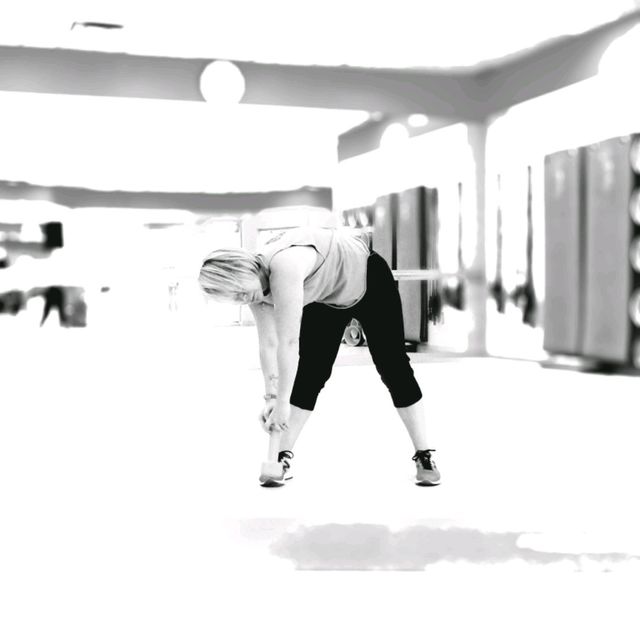 Around The World Standing Abs Right by Jordan Wardle - Exercise How-to ...