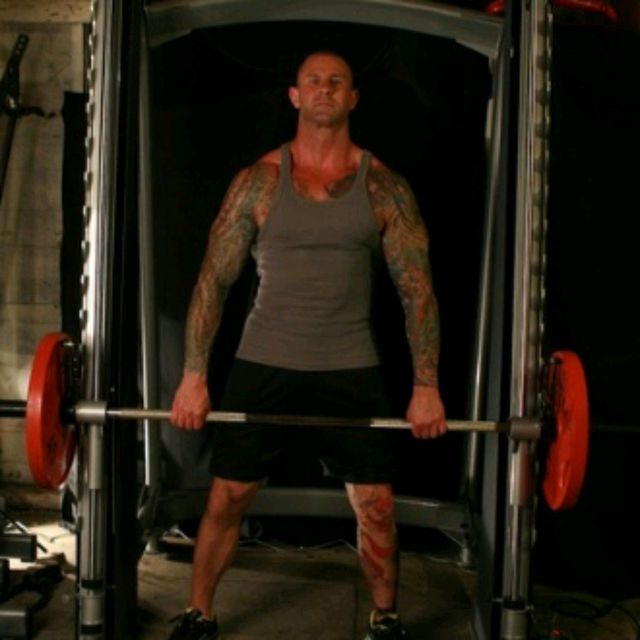 Smith Machine Shrug by Randy Casquejo - Exercise How-to - Skimble