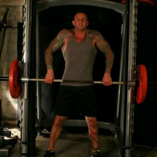 Smith Machine Shrug by Randy Casquejo - Exercise How-to - Skimble