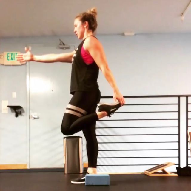 Knee Tap Squats by Tif Sippel - Exercise How-to - Skimble