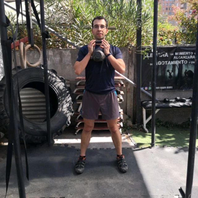 Sentadilla Frontal Con Pesa Rusa by Francisco Perez - Ejercicio Cómo ...