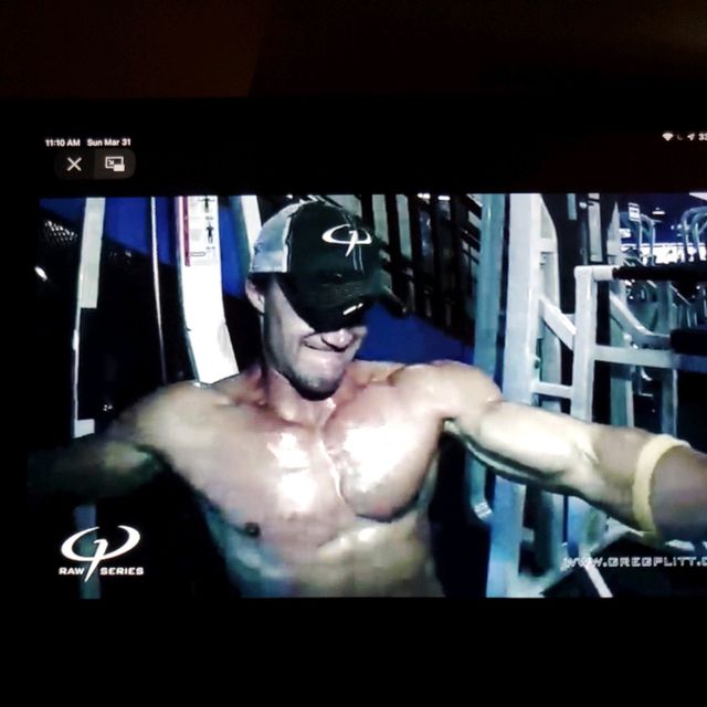 Single Arm Machine Flies by Frank Partida - Exercise How-to - Skimble