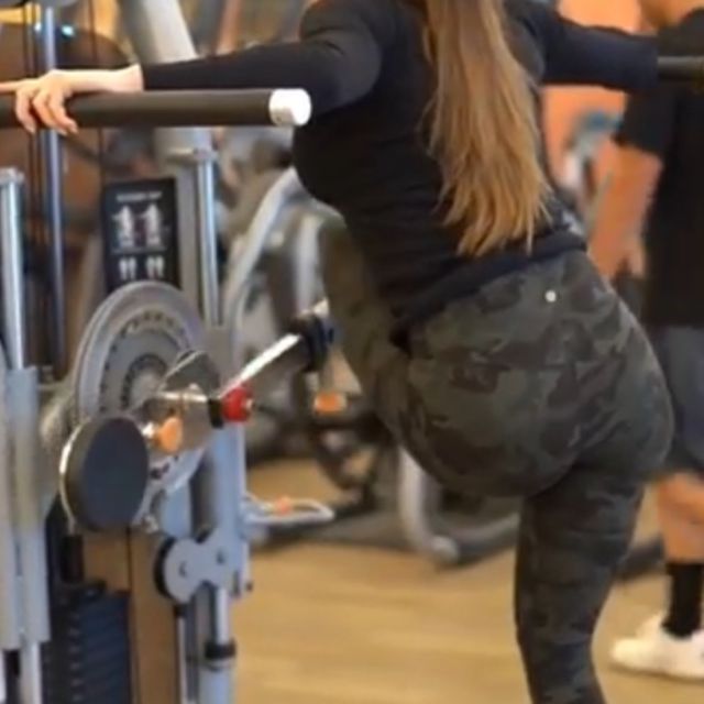 Hip Swings by 𝓐𝓷𝓲𝓽𝓪 🦋 - Exercise How-to - Skimble Workout Trainer