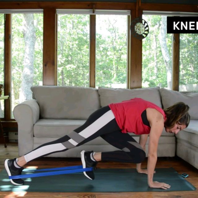 Knee Crunch Loop Band by Bernadette C. - Exercise How-to - Skimble