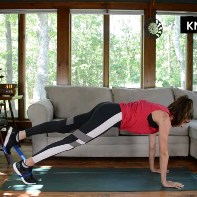 Knee Crunch Loop Band by Bernadette C. - Exercise How-to - Skimble