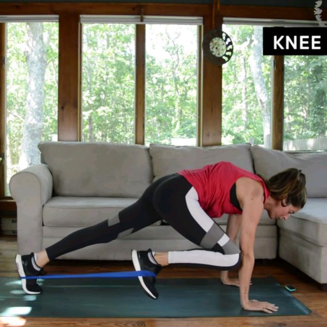 Knee Crunch Loop Band by Bernadette C. - Exercise How-to - Skimble