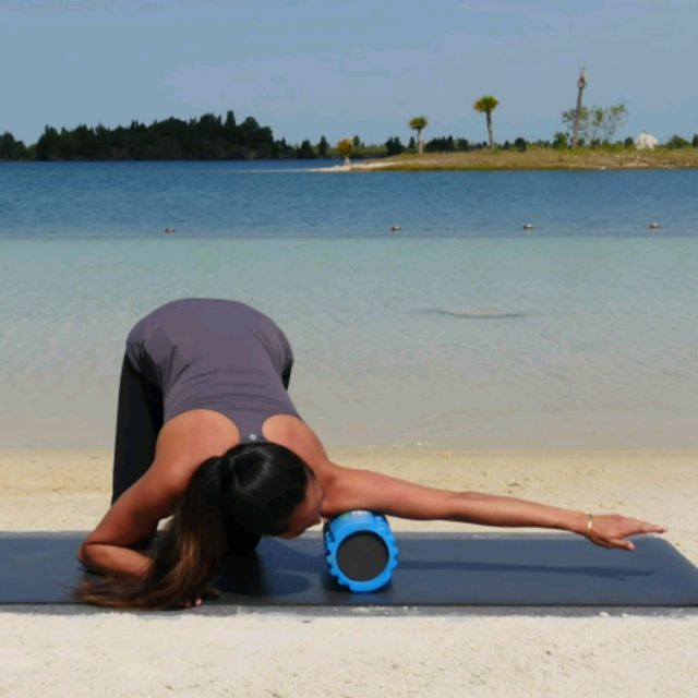 Bicep Roll by Bernadette C. - Exercise How-to - Skimble