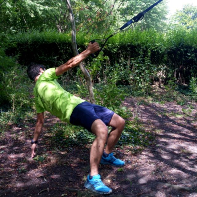 One Hand Row (right) 通过 Miguel Gisbert - 锻炼方法 - Skimble