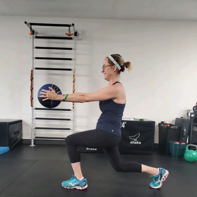 MB Forward Lunge And Push by Juan Paolo Galvez - Exercise How-to - Skimble