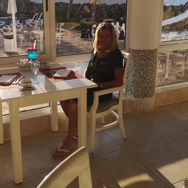 Rotating Elbow Side Planks With Kicks by Melissa Leng - Exercise How-to ...