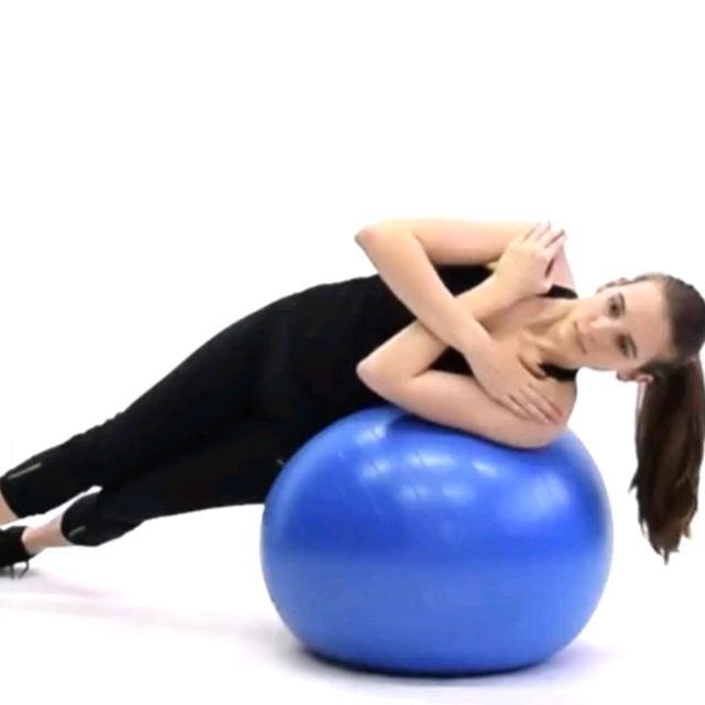 Oblique crunches. Ball by Tanya P - Exercise How-to - Skimble