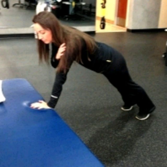 Alternating Shoulder taps by Greg T. - Exercise How-to - Skimble