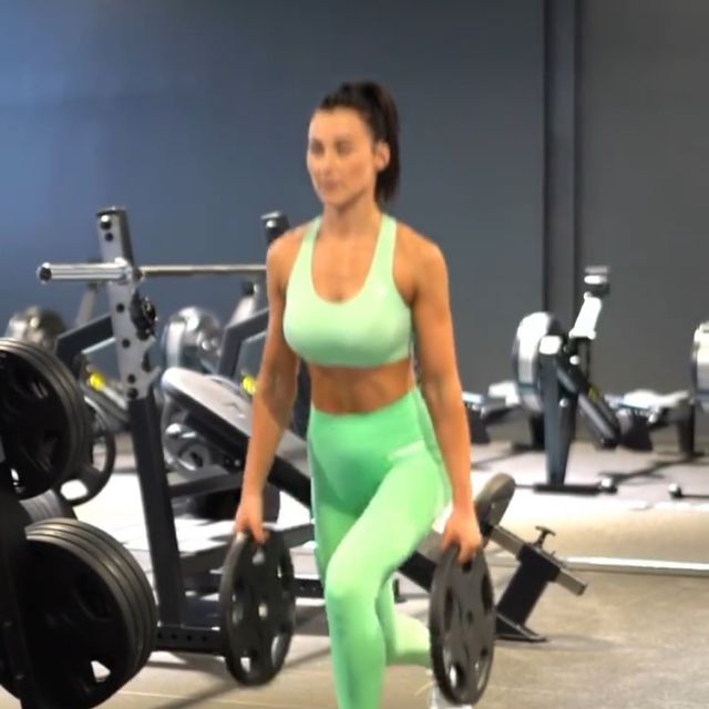 Rear Stepping Plate Lunges by Miss M. - Exercise How-to - Skimble