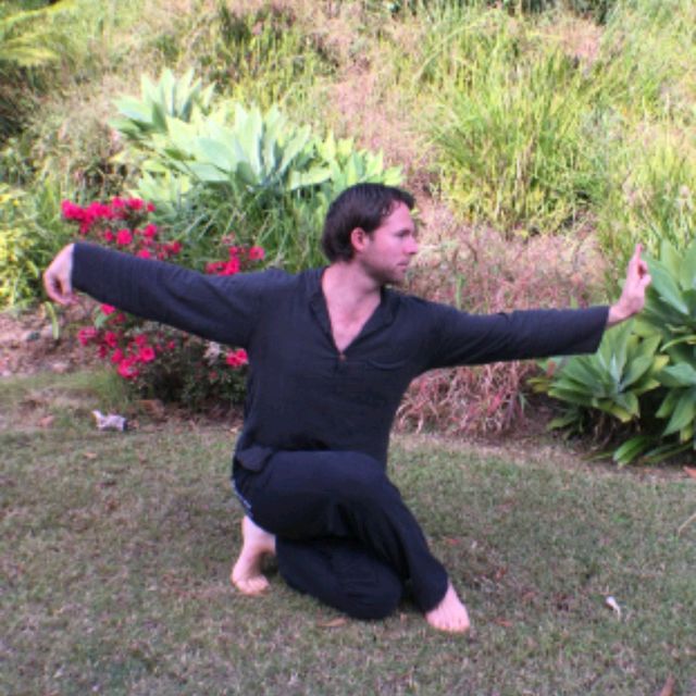 Cross Stance - Zuò Pán Bù（坐盤步) by Bernadette C. - Exercise How-to - Skimble