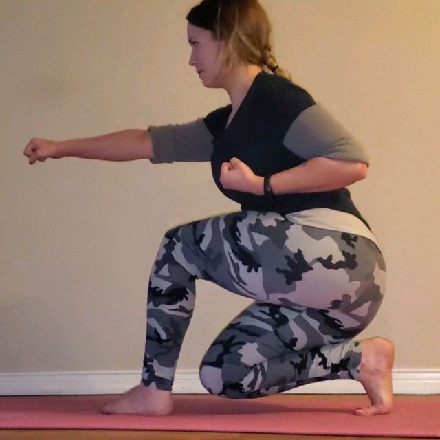 Cross Stance - Zuò Pán Bù（坐盤步) by Bernadette C. - Exercise How-to - Skimble