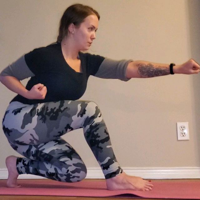 Cross Stance - Zuò Pán Bù（坐盤步) by Bernadette C. - Exercise How-to - Skimble