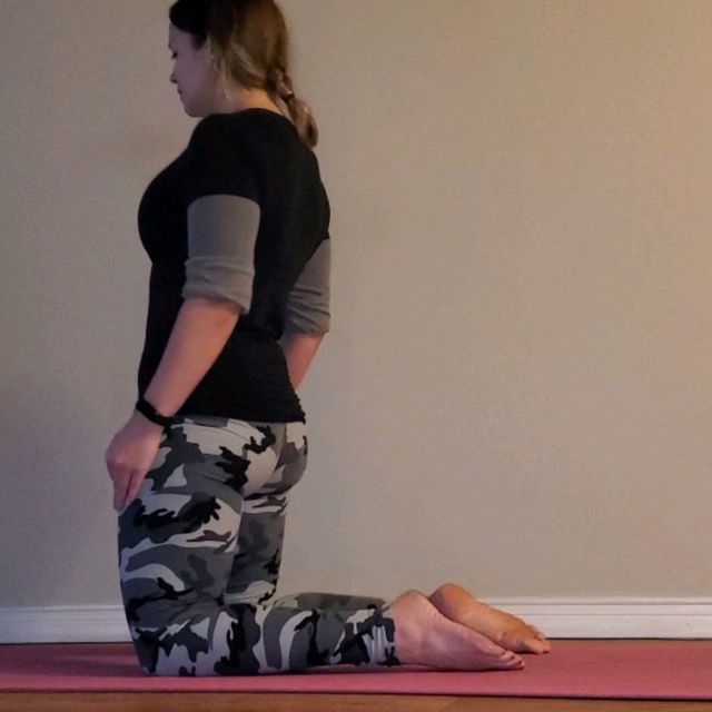 Camel Pose (Ustrasana Variation) por Bernadette Cordeau - Ejercicio ...