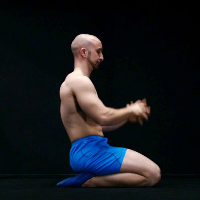 Knee Stance Flow by Alex 🌊. - Exercise How-to - Skimble