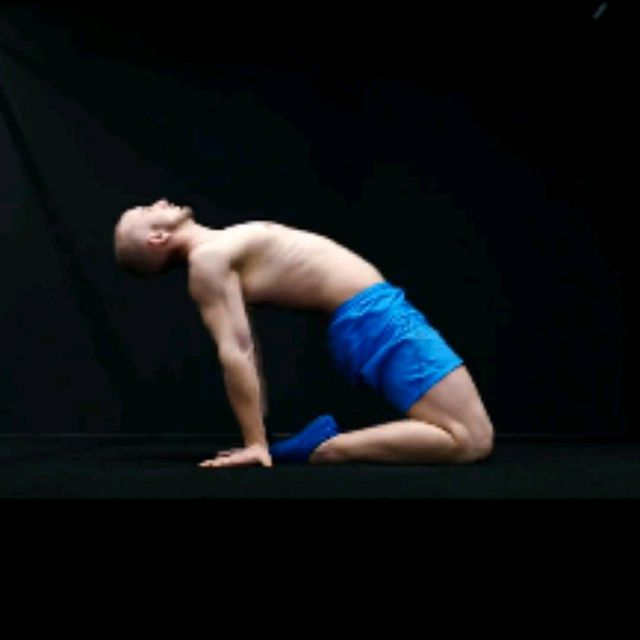 Knee Stance Flow by Alex 🌊. - Exercise How-to - Skimble