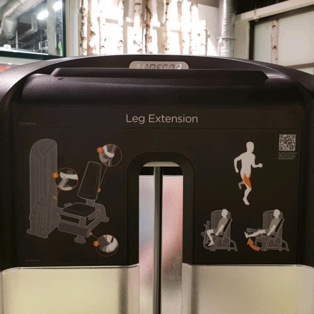 Leg extension on machine by Anu K. - Exercise How-to - Skimble
