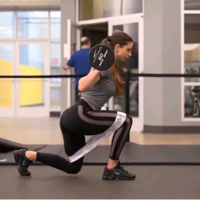 Estocada con Banda Y Carga por Anto R. - Ejercicio Cómo hacerlo - Skimble