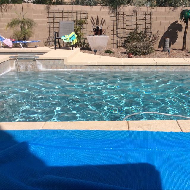 Pool Edge Crunches by Robert Clermont - Exercise How-to - Skimble