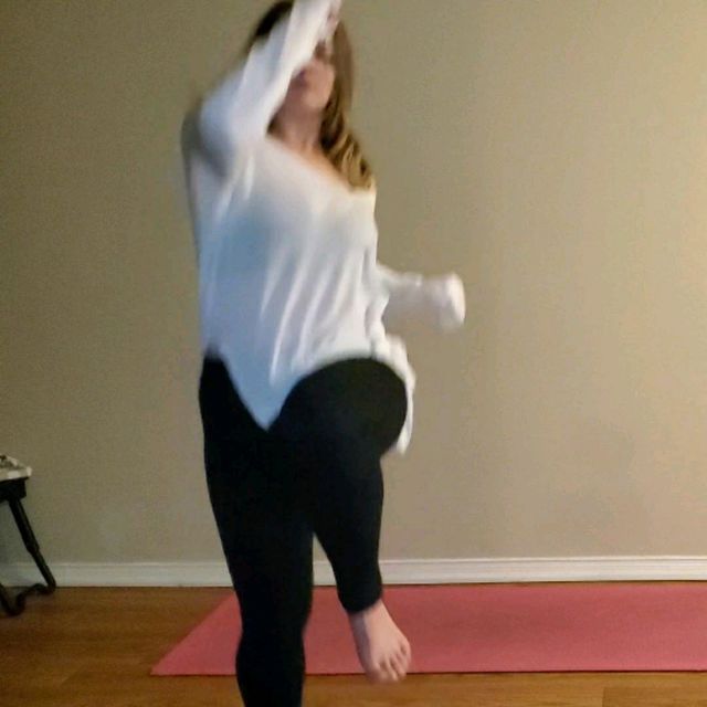 Shuffling Flying Knee by Bernadette C. - Exercise How-to - Skimble
