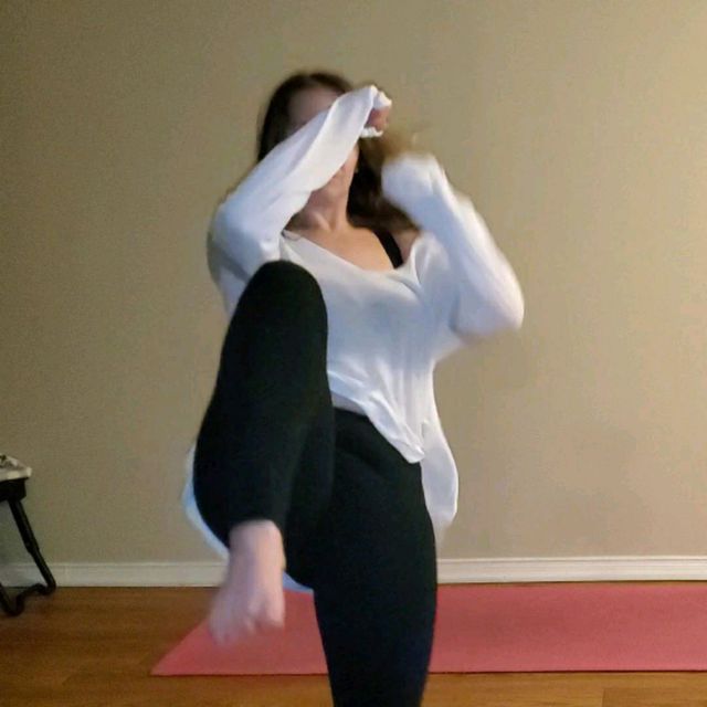 Shuffling Flying Knee by Bernadette C. - Exercise How-to - Skimble