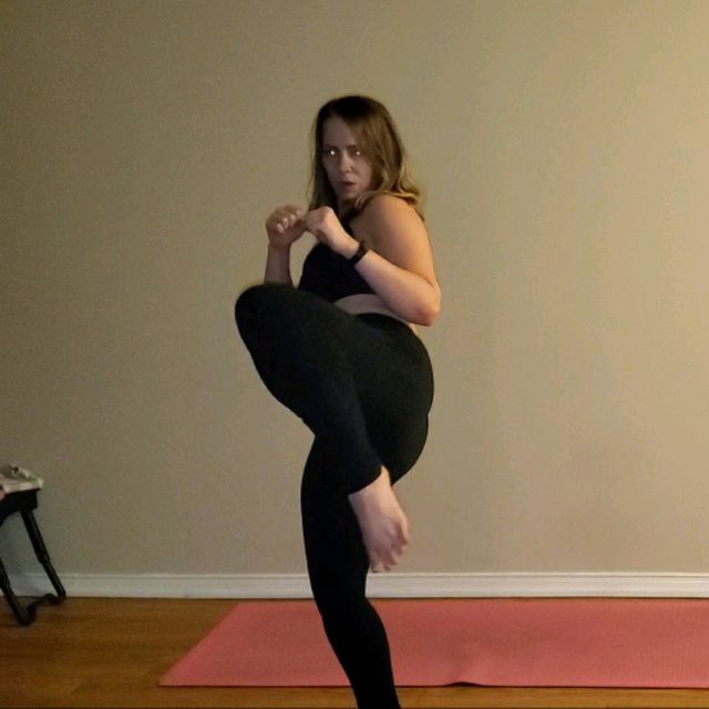 Diagonal Knee - Khao Chiang by Bernadette C. - Exercise How-to - Skimble