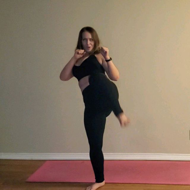 Diagonal Knee - Khao Chiang by Bernadette C. - Exercise How-to - Skimble