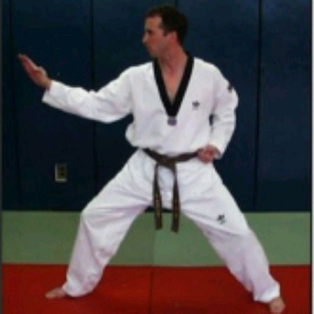 Single Middle Knife Hand Block - Right • Han Sonnal Bakat Momtong Makki ...