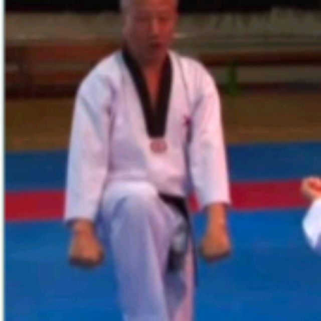 Knee Strike - Right by Bernadette C. - Exercise How-to - Skimble