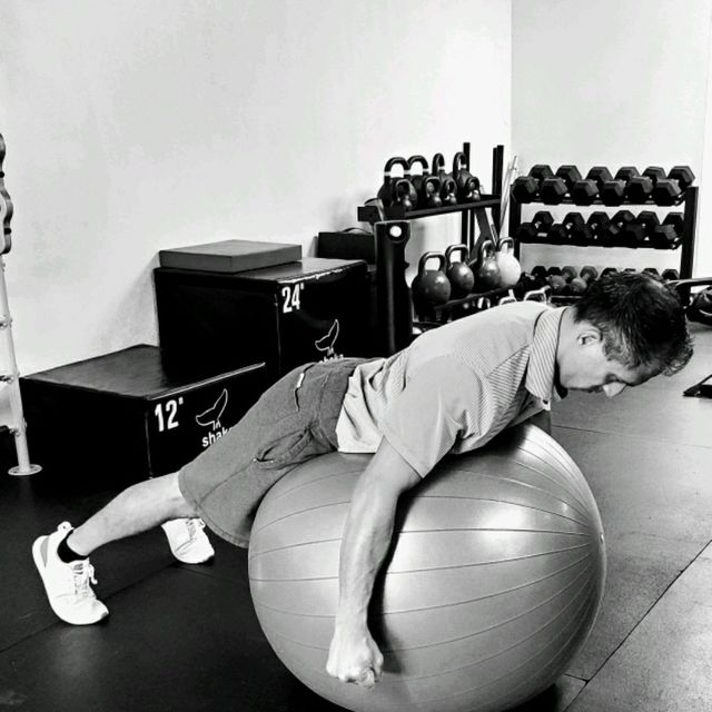 Stability Ball Ys by Juan Paolo Galvez - Exercise How-to - Skimble