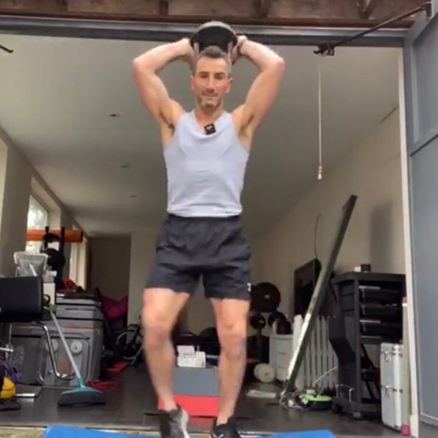 Alternate Side Lunges With Dumbbell Slams por Adele A. - Ejercicio Cómo ...