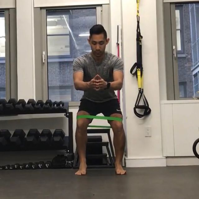 Band Hip External Rotation L Leg por Brian Fallon - Ejercicio Cómo ...