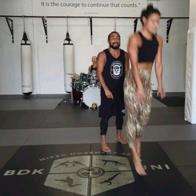 Leaping Leopard 180° Right by Bernadette C. - Exercise How-to - Skimble