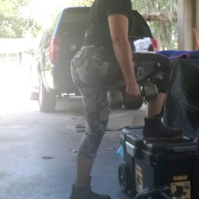 Dumbbell Right Leg Step up by Mariel R. - Exercise How-to - Skimble