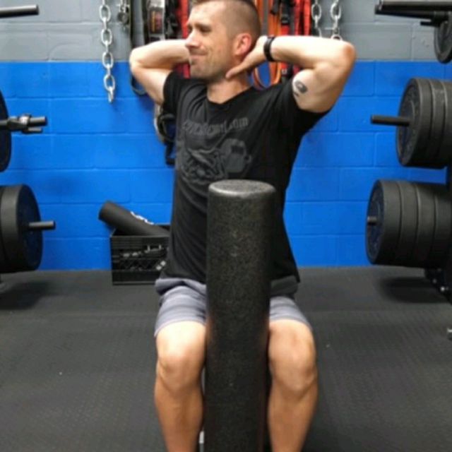 Seated Torso Twist by Alonzo Brown - Exercise How-to - Skimble