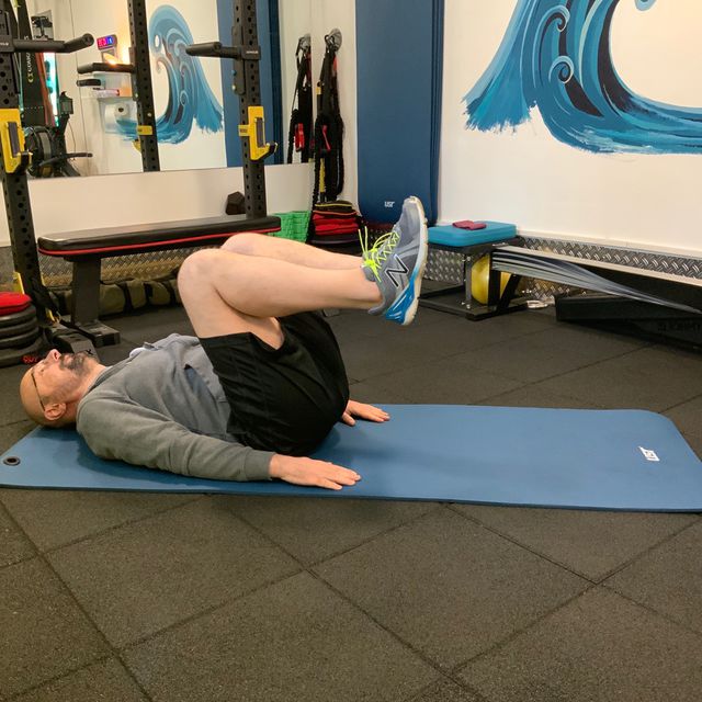 Lying Knee Pulls by Ömer Köseoğlu - Exercise How-to - Skimble