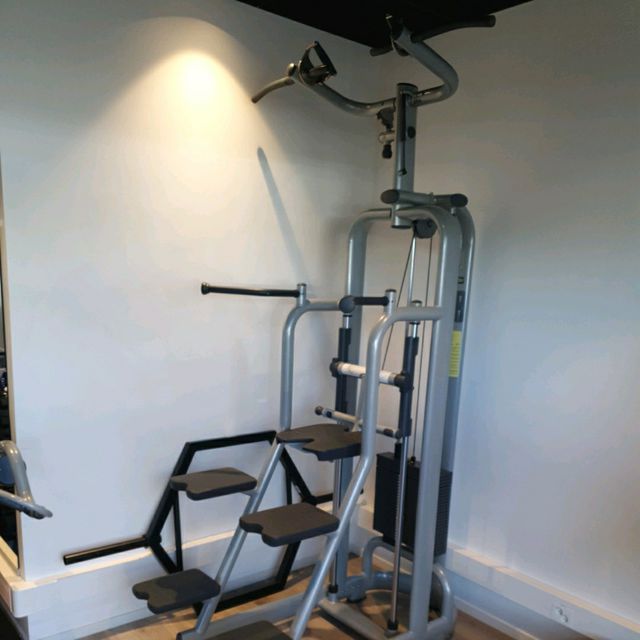 Chins in machine by Adam Strömberg - Exercise How-to - Skimble